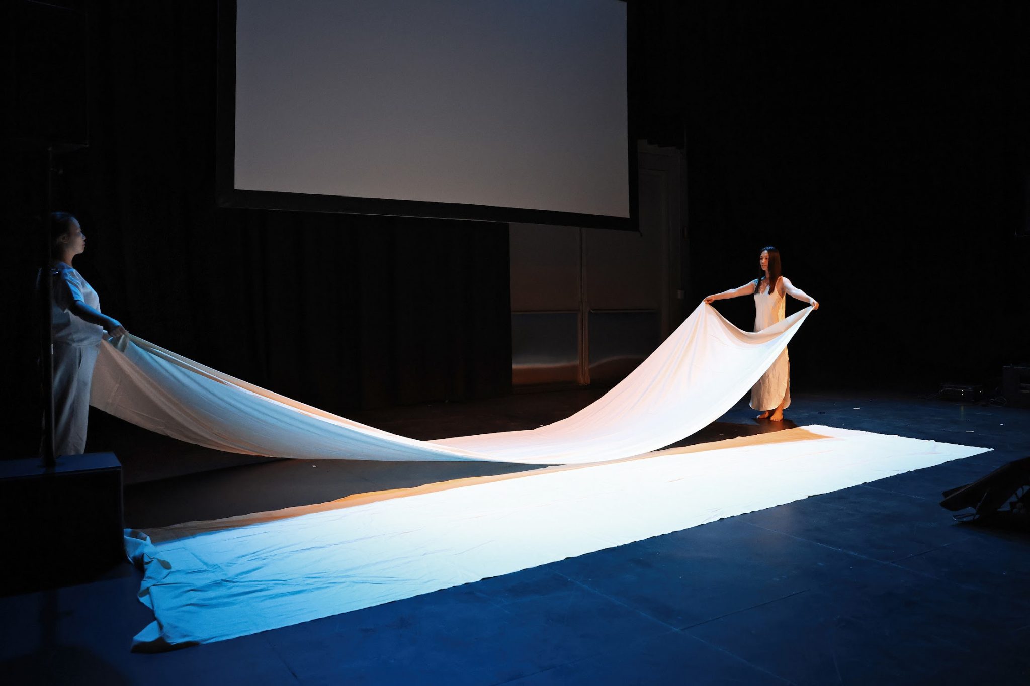 Pouring Tea with Jingwei Bu | Colour Box Studio